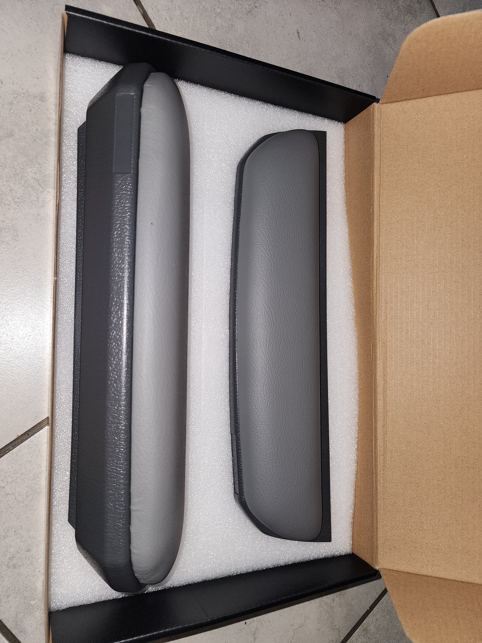 Land Cruiser 79 Rear Arm Rests GREY – Econo Lift Suspensions