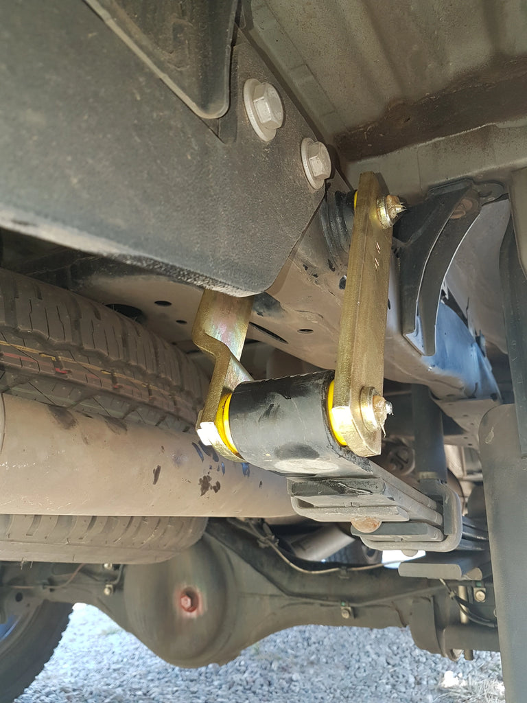 Isuzu KB7 Extended Shackle Kit – Econo Lift Suspensions